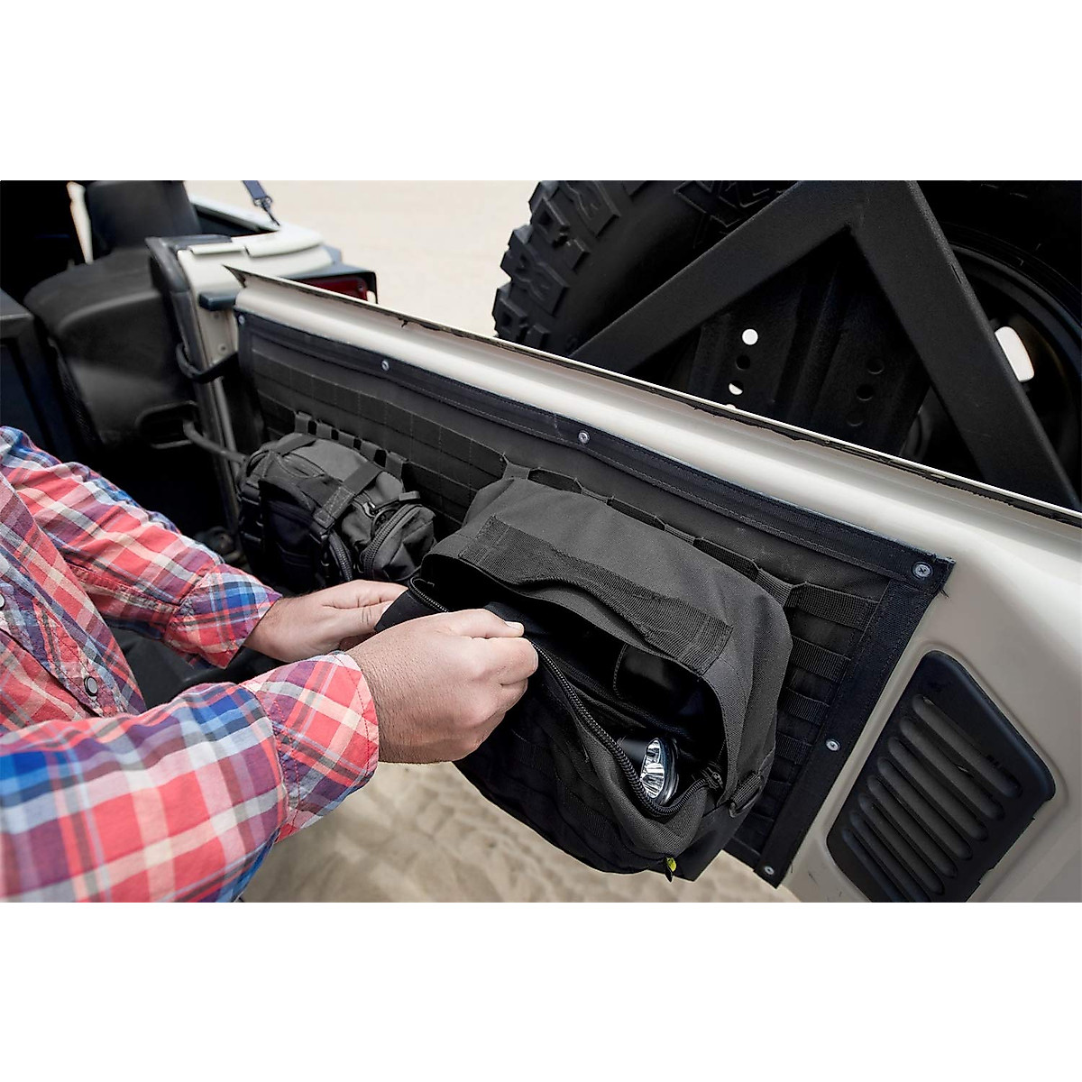 Smittybilt G.E.A.R. Tailgate Cover (Black) - 5662301