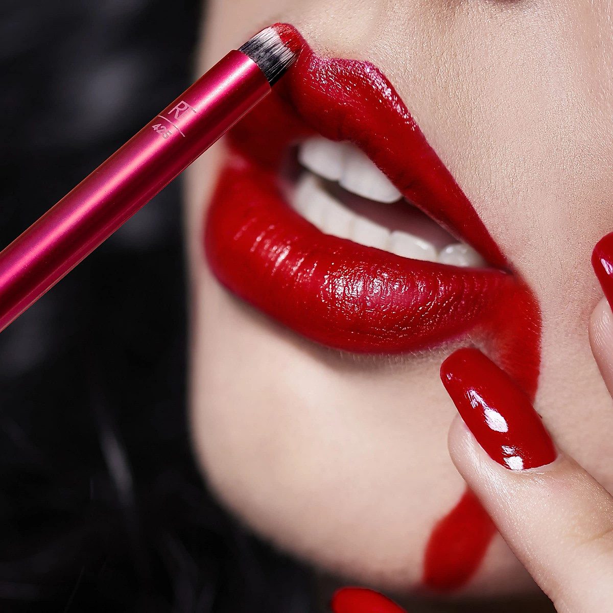 Real Techniques Artist Essentials Makeup Brush Set, For Foundation, Blush, Highlighter, Eyeshadow, & Liner, Professional Makeup Tools, Synthetic Bristles, Vegan & Cruelty-Free, 5 Piece Set