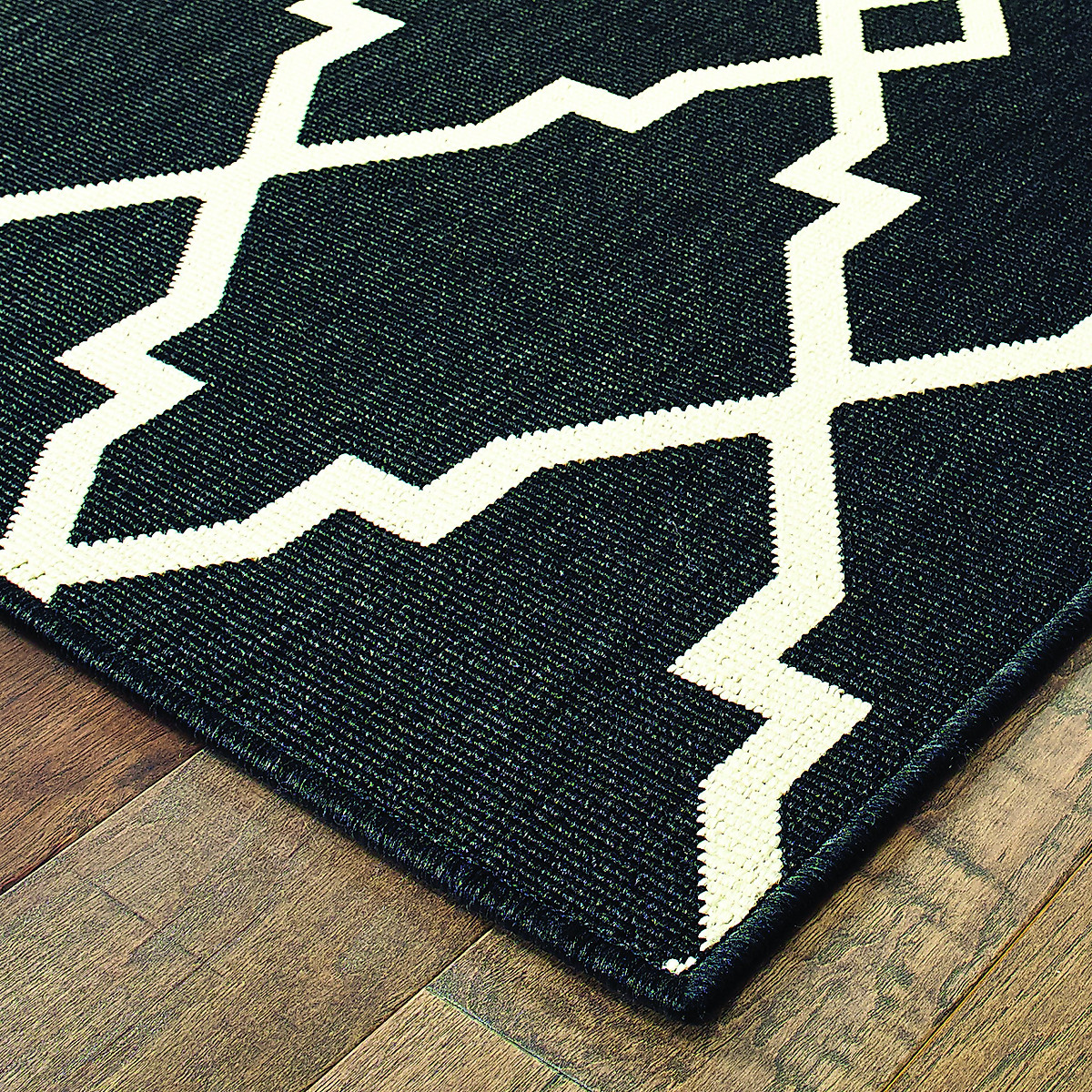 Christopher Knight Home Maitland Lattice Indoor/Outdoor Area Rug, 2ft 3in X 7ft 6in, Black,Ivory
