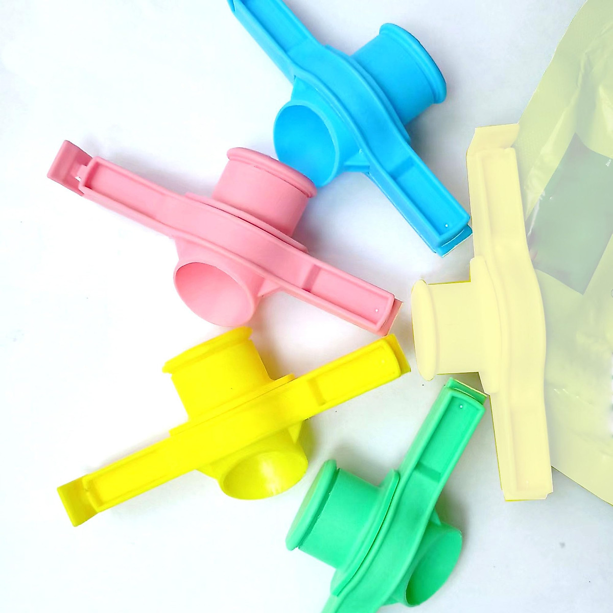 PWireless Sealing Clips for Snake Food Bags Moisture-proof& Fresh-keeping Food Storage Chip Clips Bag Clips Kitchen Clips for Various Food Packages (4pcs)