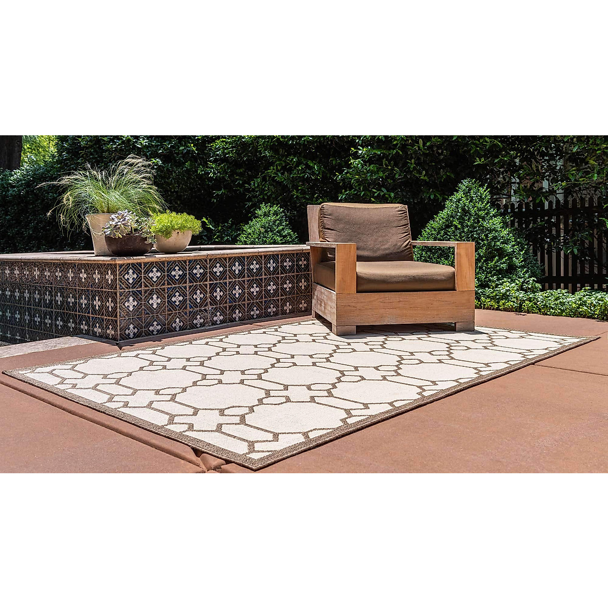 Unique Loom Outdoor Trellis Collection Area Rug - Geometric (6' 1" x 9' Rectangle, Beige/ Brown)