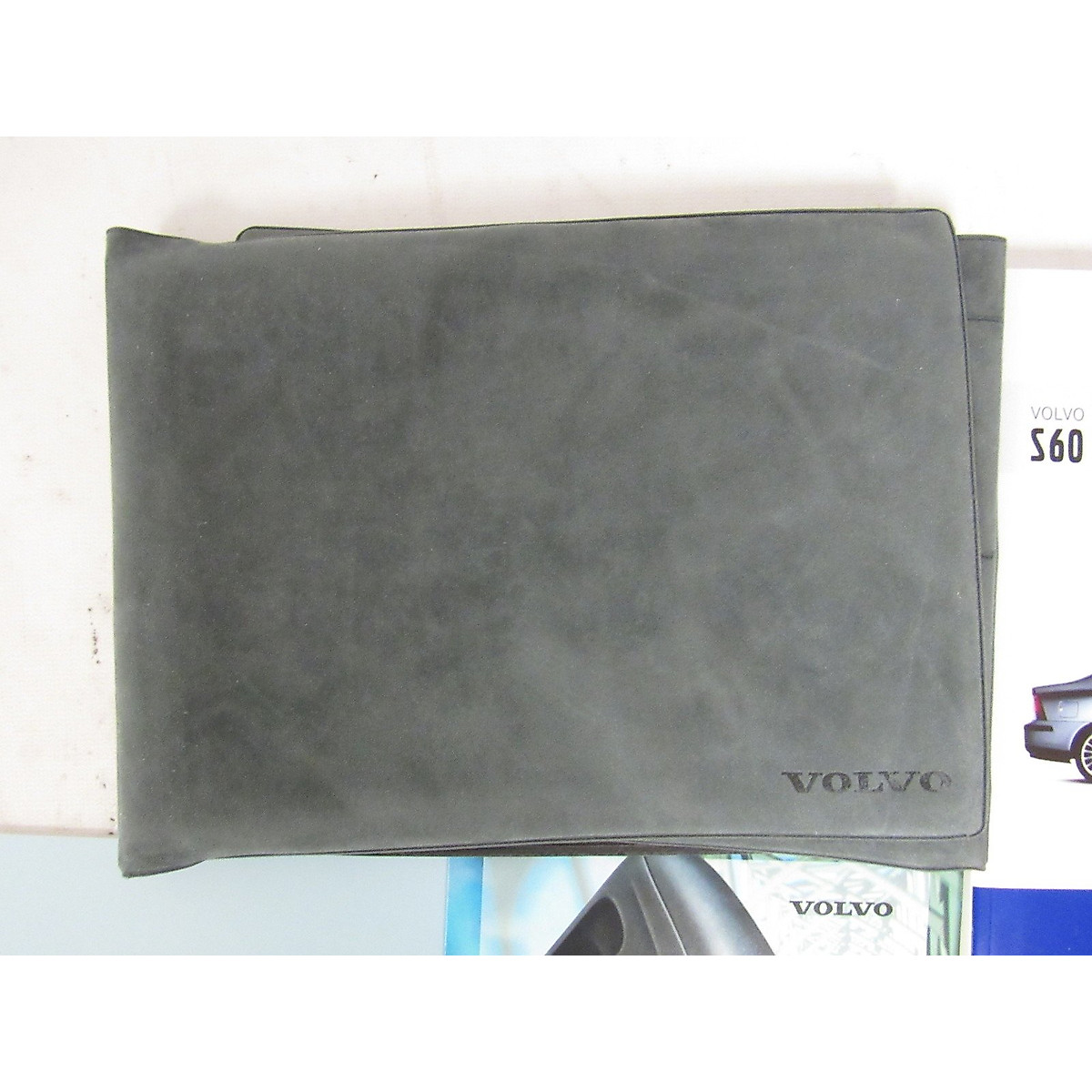 2004 Volvo S60 & S60 R Owners Manual book