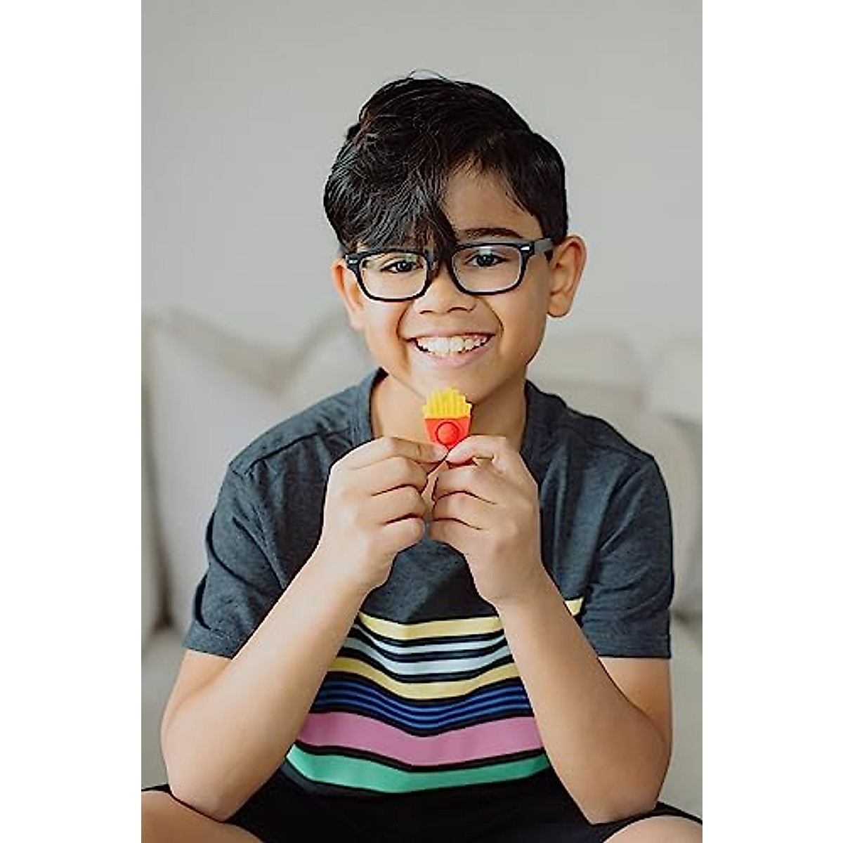 Pop It! Pets - Season 2 - The Ultimate Sensory Fidget Toy - Popping Bubbles and Adorable Characters - Collector map with Cards and Stickers from Buffalo Games