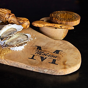 DYARI Personalized Cutting Board – 100% Natural Olive Wood Cutting Board – Premium Eco-Friendly Tunisian Rustic Serving Board – Laser Engraved Live Edge Charcuterie Board (Design 3)