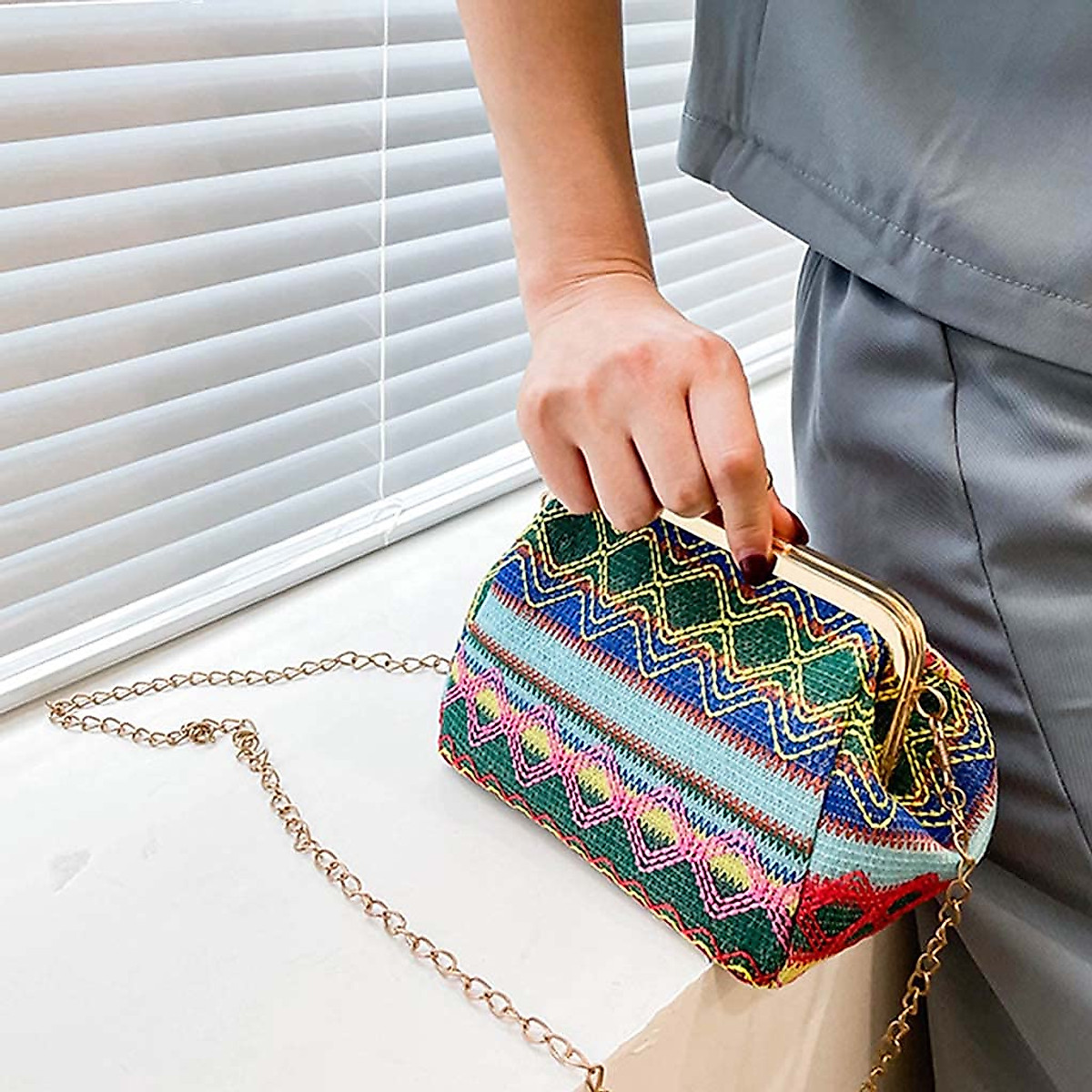 Ruzida Women Diagonal bag Straw Weave Handbag Purse Mini Kiss Lock Bag Ethnic Style Chain Crossbodies Bag Summer Outdoor Bags