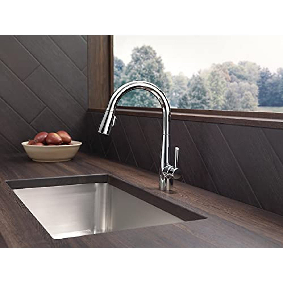 Delta Faucet Essa Pull Down Kitchen Faucet Chrome, Chrome Kitchen Faucets with Pull Down Sprayer, Kitchen Sink Faucet, Faucet for Kitchen Sink with Magnetic Docking Spray Head, Chrome 9113-DST