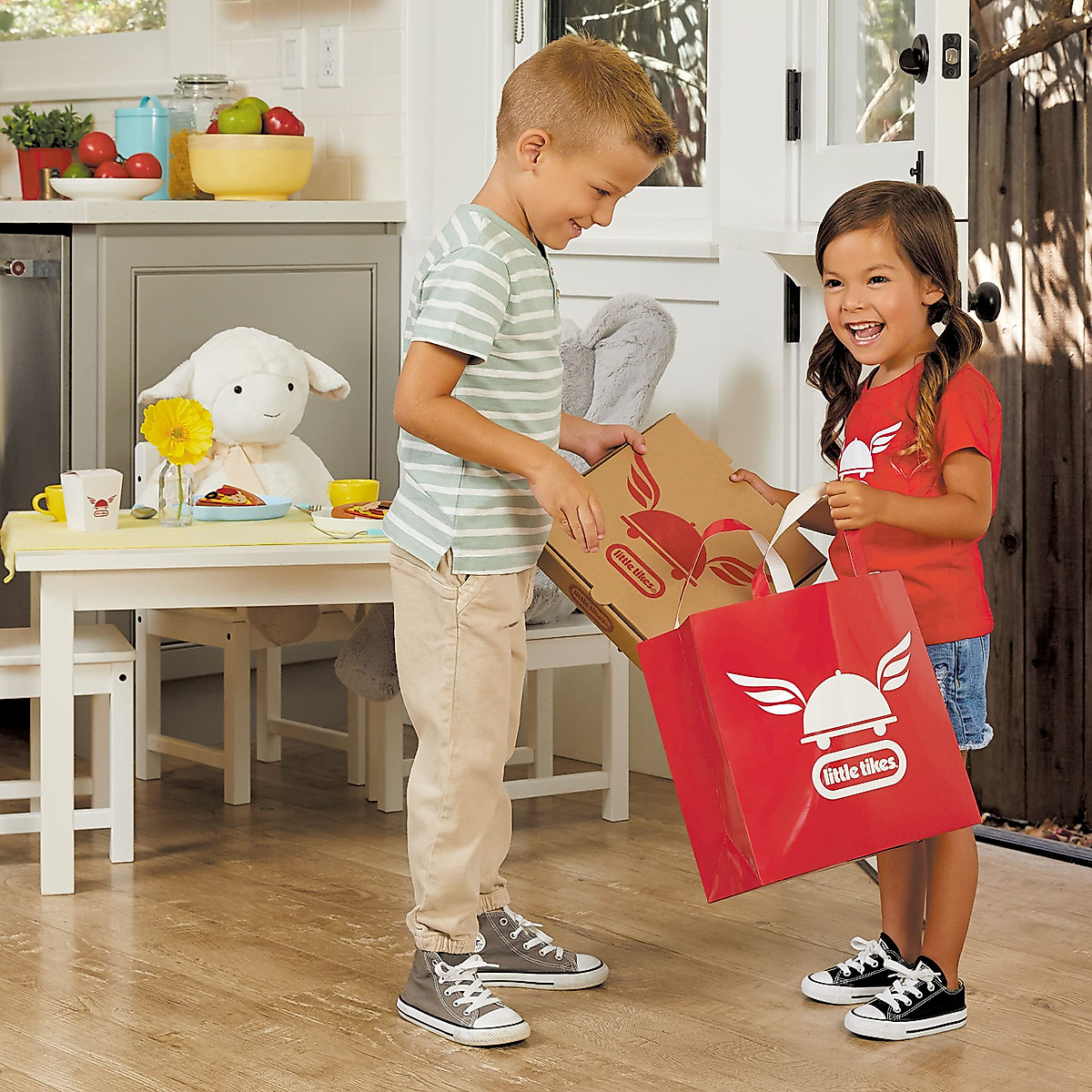 Little Tikes® First Food Delivery Set Realistic Pretend Play Toy Tacos Pizza Noodles Fast Food for Toddlers Kids Boys Girls 3+ Years Old, Multicolor (200+ Pieces)