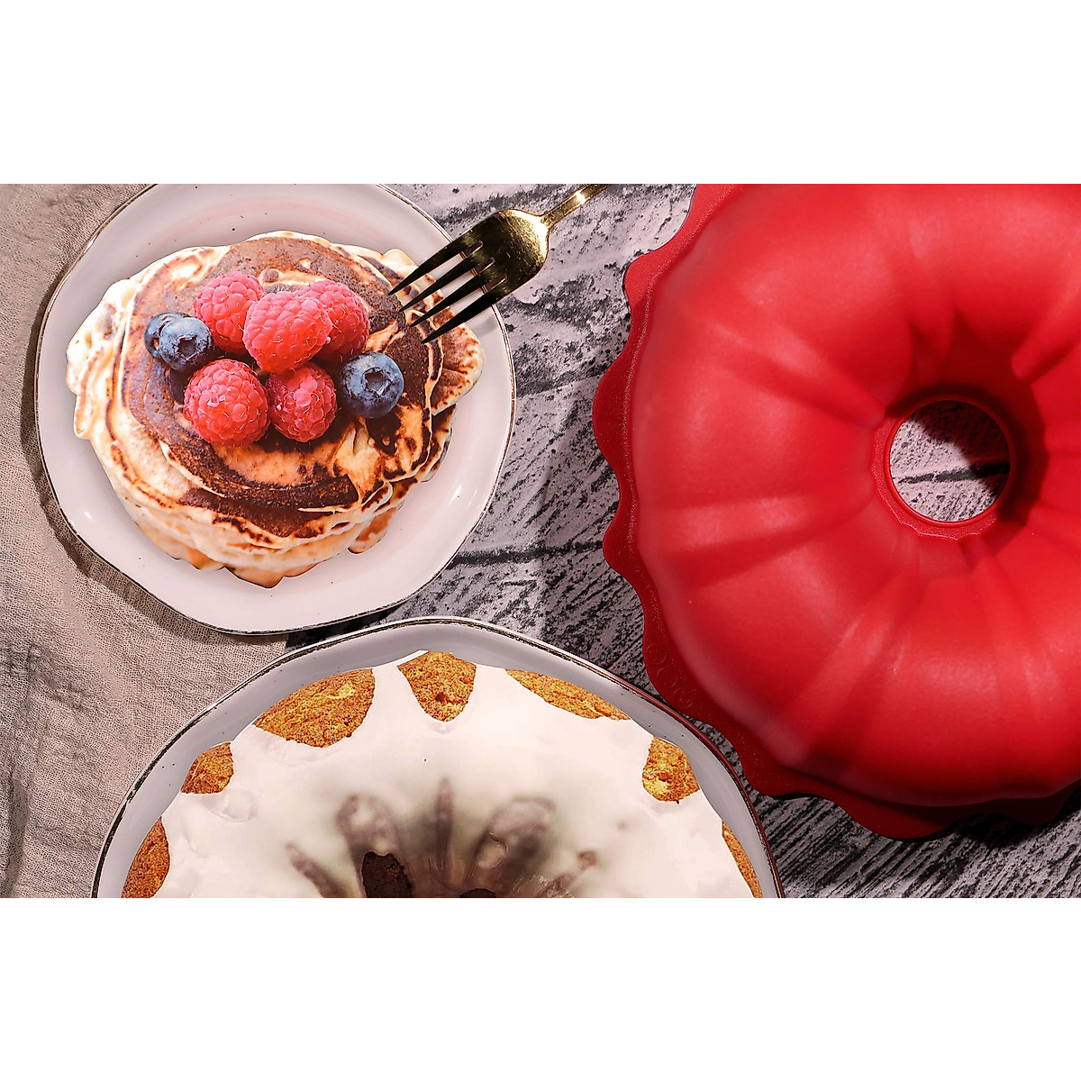 Aokinle European Grade Top-Level Silicone Cake Mold, Non Stick 9 inch Fluted Tube Cake Pan for Bakeware for Cake, Jello, Gelatin, Bread, Monkey Bread, Brownie, Round baking pan, BPA Free Bakeware