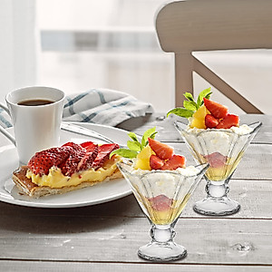 Hacaroa 6 Pack Glass Ice Cream Bowls Small Sundae Cups, 6.5 Ounces Footed Dessert Bowls Milkshake Glasses, Clear Cute Trifle Bowls for Pudding, Parfait, Fruit, Clover Shape