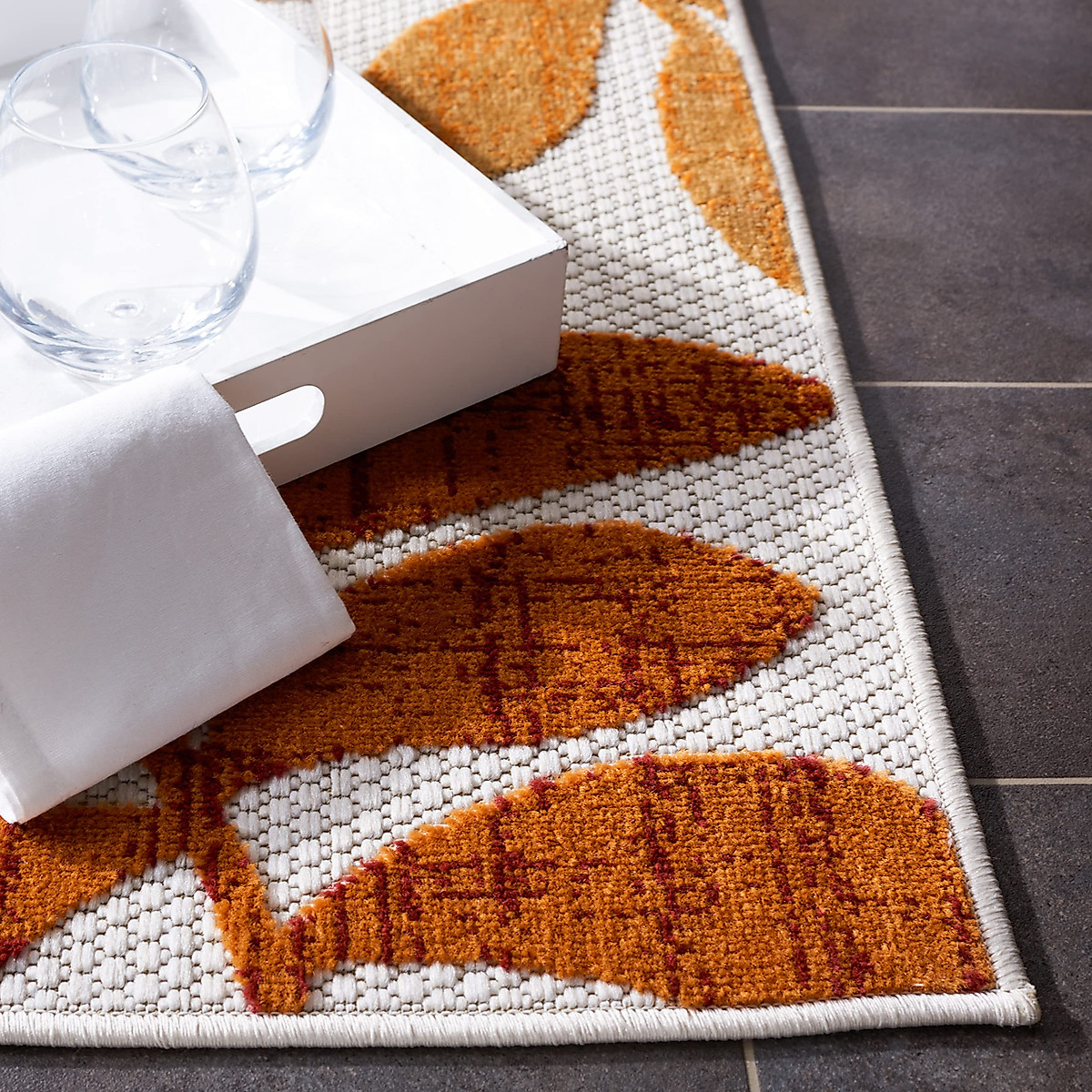 SAFAVIEH Cabana Collection Area Rug - 8' x 10', Creme & Red, Botanical Design, Non-Shedding & Easy Care, Indoor/Outdoor & Washable-Ideal for Patio, Backyard, Mudroom (CBN814A)