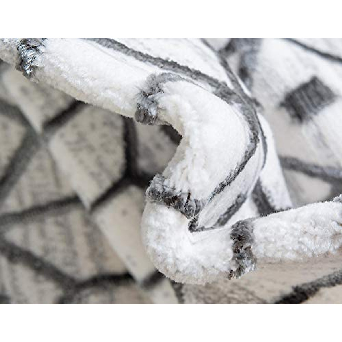 Rugs.com Lattice Trellis Collection Rug – 8 Ft Round White Low-Pile Rug Perfect for Kitchens, Dining Rooms