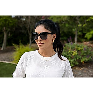 Peepers by PeeperSpecs Women's Poolside Polarized Sunglasses Square, Black, No Correction