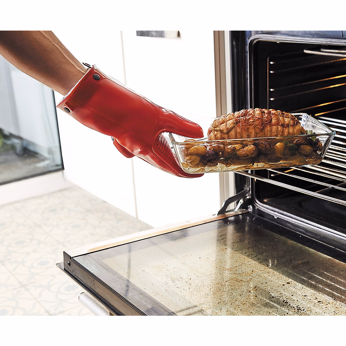 Mastrad Silicone Oven Mitt with LED Light - Lights Up Oven Or BBQ - Non Slip Grooves and Cotton Lining