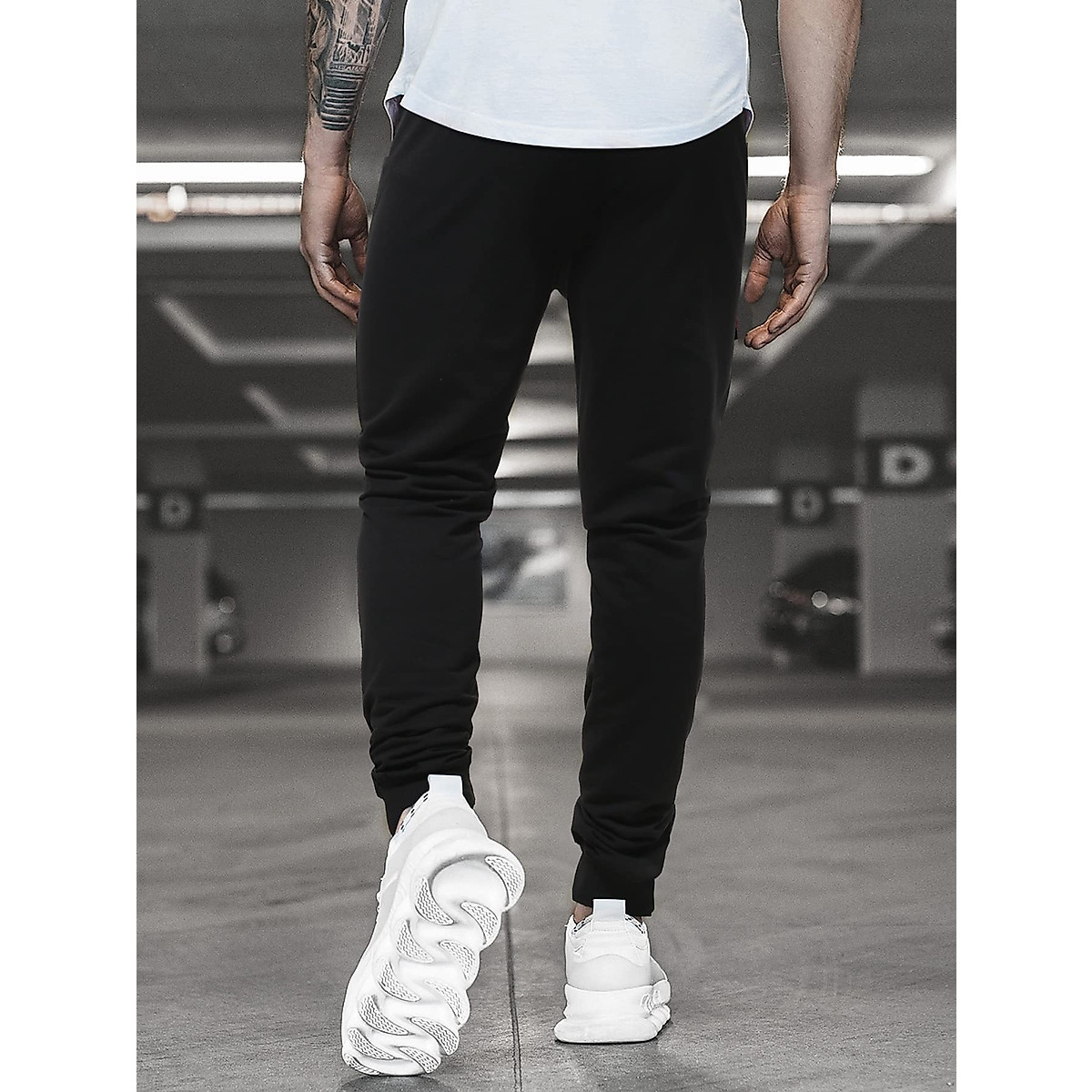 WDIRARA Men's Cartoon Bear Print Drawstring Waist Sweatpants with Pocket Black M