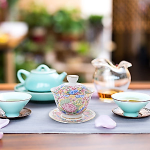 The lid can effectively dust, and other dirty things from entering the cup.