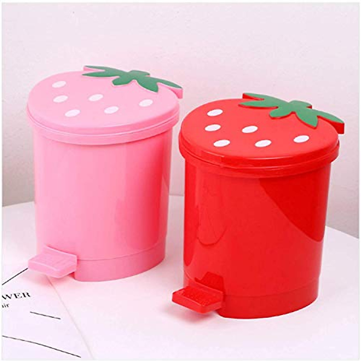 BxuxJar Strawberry Trash Can, Kawaii Mini Trash Can with Lid Cute Room Decor Bathroom Trash Cans, Kawaii Room Decor Strawberry Garbage Can with Lid for Home, Car, Bathroom (Pink)