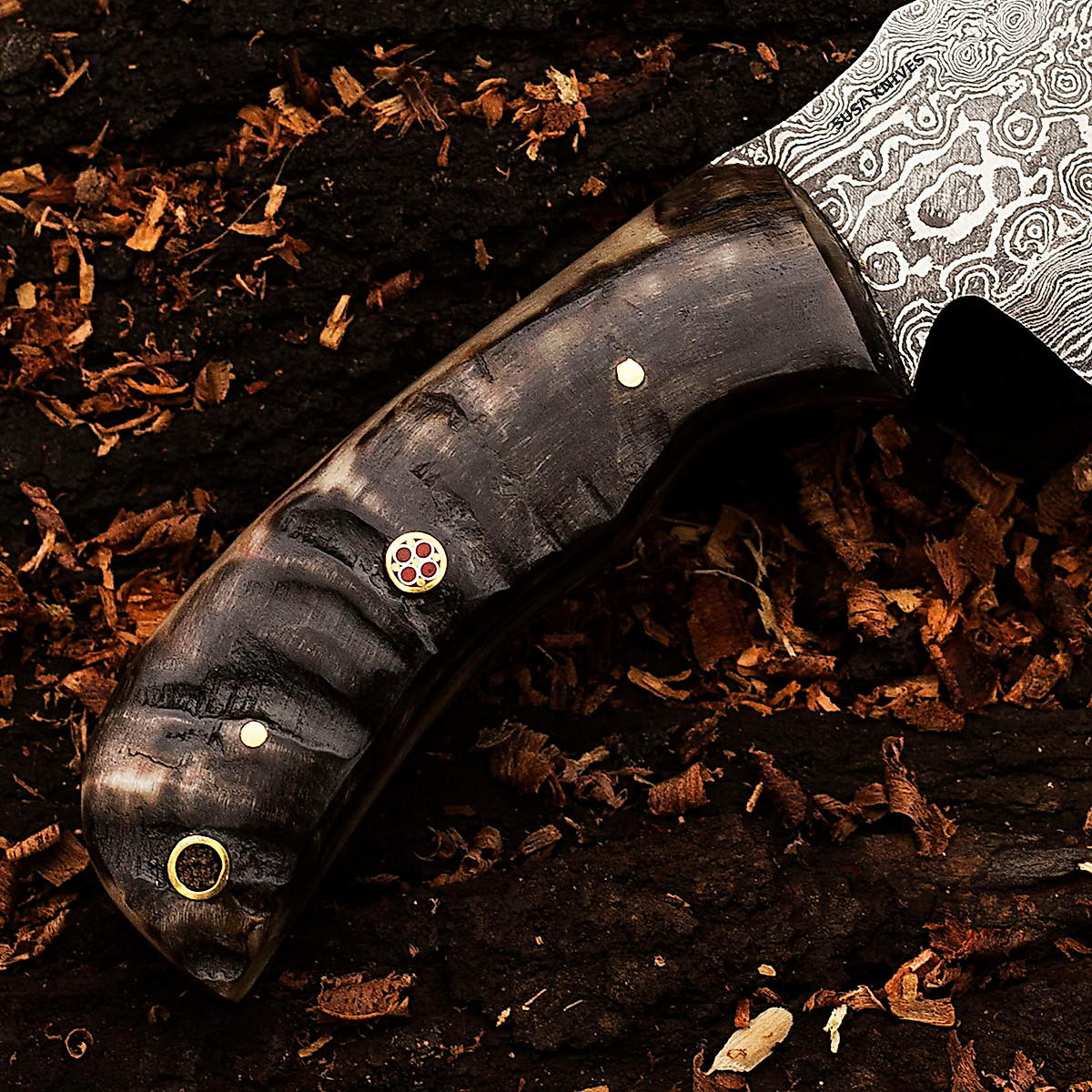 SUSA KNIVES Special Fixed Blade Hunting Knife, Beautiful Damascus Gut Hook Knife Made of Remarkable Damascus Steel Ram Horn Handle, with leather sheath (RAM HORN)