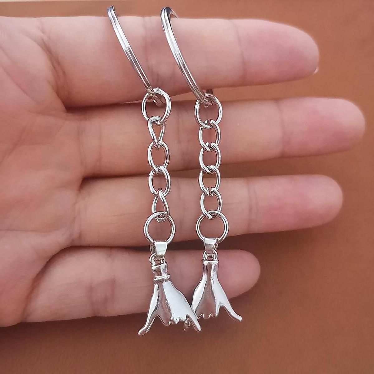 Meimimix 2Pcs Pinky Promise Keychain for Couple Matching BFF Best Friend Girlfriend Boyfriend Love Family Birthday Valentines Day Jewellery (Silver)