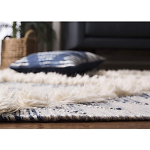 SAFAVIEH Kenya Collection Area Rug - 6' x 9', Silver & Ivory, Handmade Moroccan Boho Tribal Wool, Ideal for High Traffic Areas in Living Room, Bedroom (KNY455G)