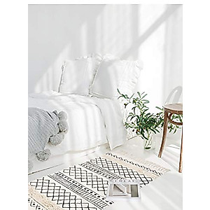 SHACOS Tufted Cotton Area Rugs Set of 2 Woven Cotton Rug Runner Set with Tassels Washable Boho Farmhouse Throw Rug for Kitchen Bathroom Bedroom Laundry Room (2x3'+2x4'4", Tufted Geometric)