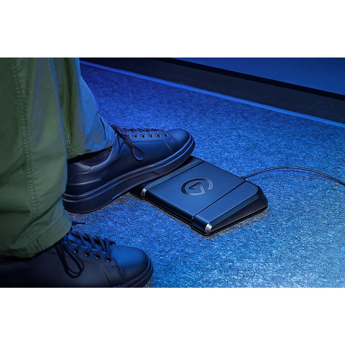 Elgato Stream Deck Pedal – Hands-Free Studio Controller, 3 macro footswitches, trigger actions in apps and software like OBS, Twitch, YouTube and more, works with Mac and PC. Color: Black