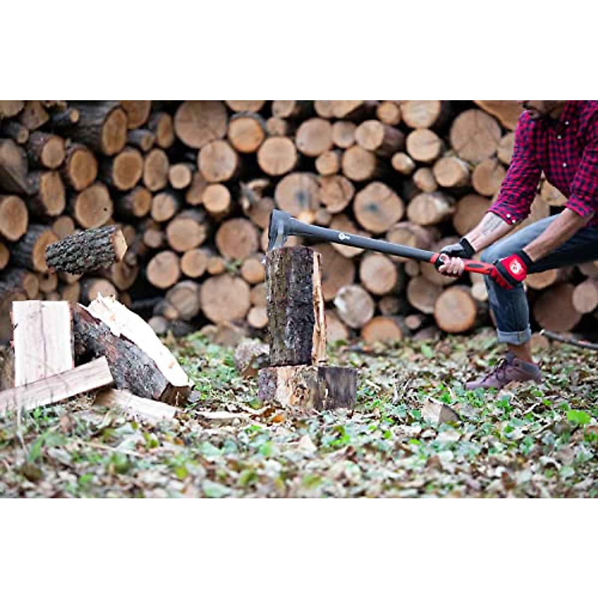 INTERTOOL 35-inch Splitting Maul, Wood Splitter Axe for Logs, 5 lb / 2270 g, Shock Absorbing Fiberglass Anti-Slip Handle with Blade Cover HT-0275