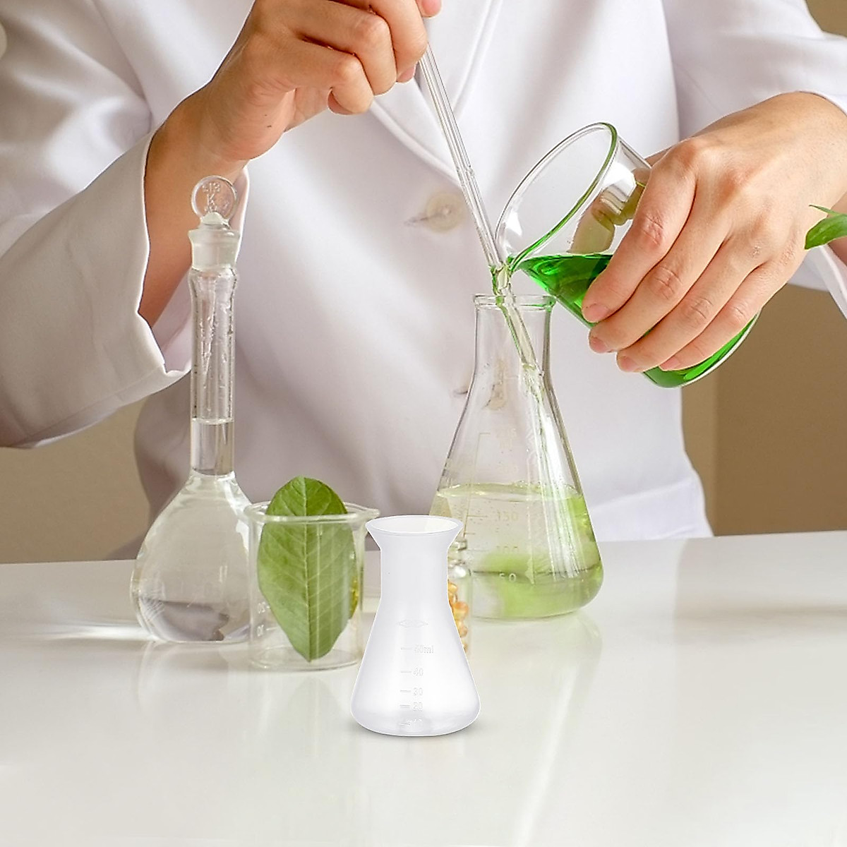 Baluue Erlenmeyer Flask 50ml Laboratory Conical Flask Plastic Erlenmeyer Flask Narrow Neck Clear Conical Flask with Scale for Laboratory School Educational Learning