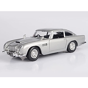 DB5 RHD (Right Hand Drive) Silver Metallic 007 "Goldfinger (1964) Movie 1/24 Diecast Model Car by Motormax 79857