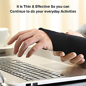 Mueller Elastic Wrist Support, Black, Regular (76058)