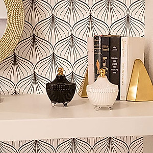 BRIGANTI Natural Soy Wax Scented Candles (Vanilla Cupcake: Vanilla/Bourbon/Buttercream/Cake) Long Lasting Candles Hand Poured in Elegant White Glass Jar, Clean Burning Aromatherapy for Home