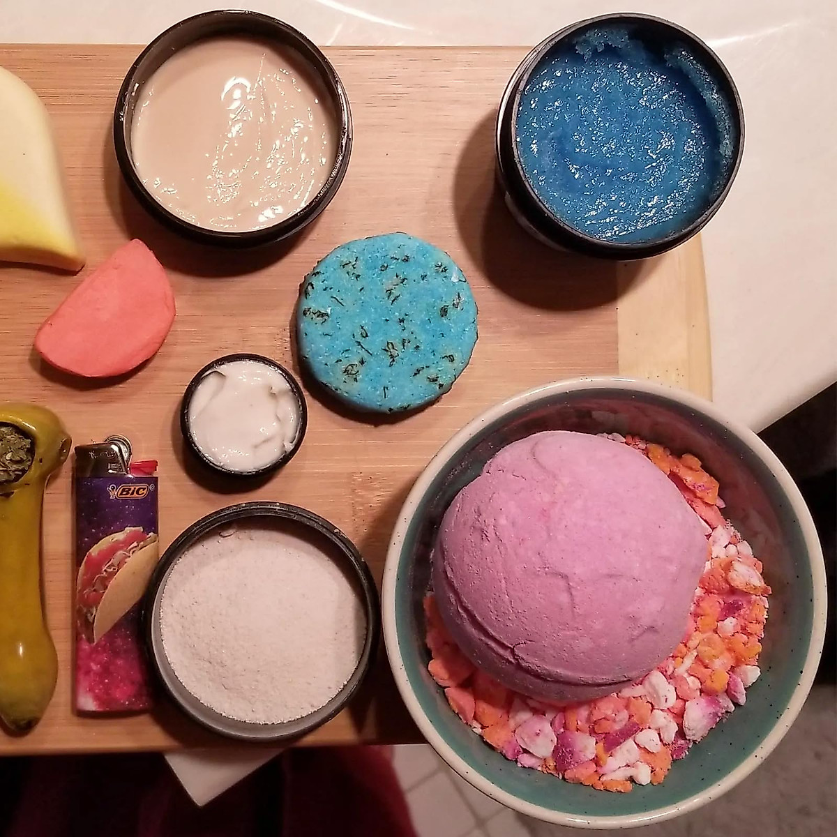 LDXDRU 50 Pack 2oz Metal Tin Cans, Tin Containers With Lids, Round Small Tins with Lids for Candles Salve Cosmetic Lip Balm Candies Food Storage, Black