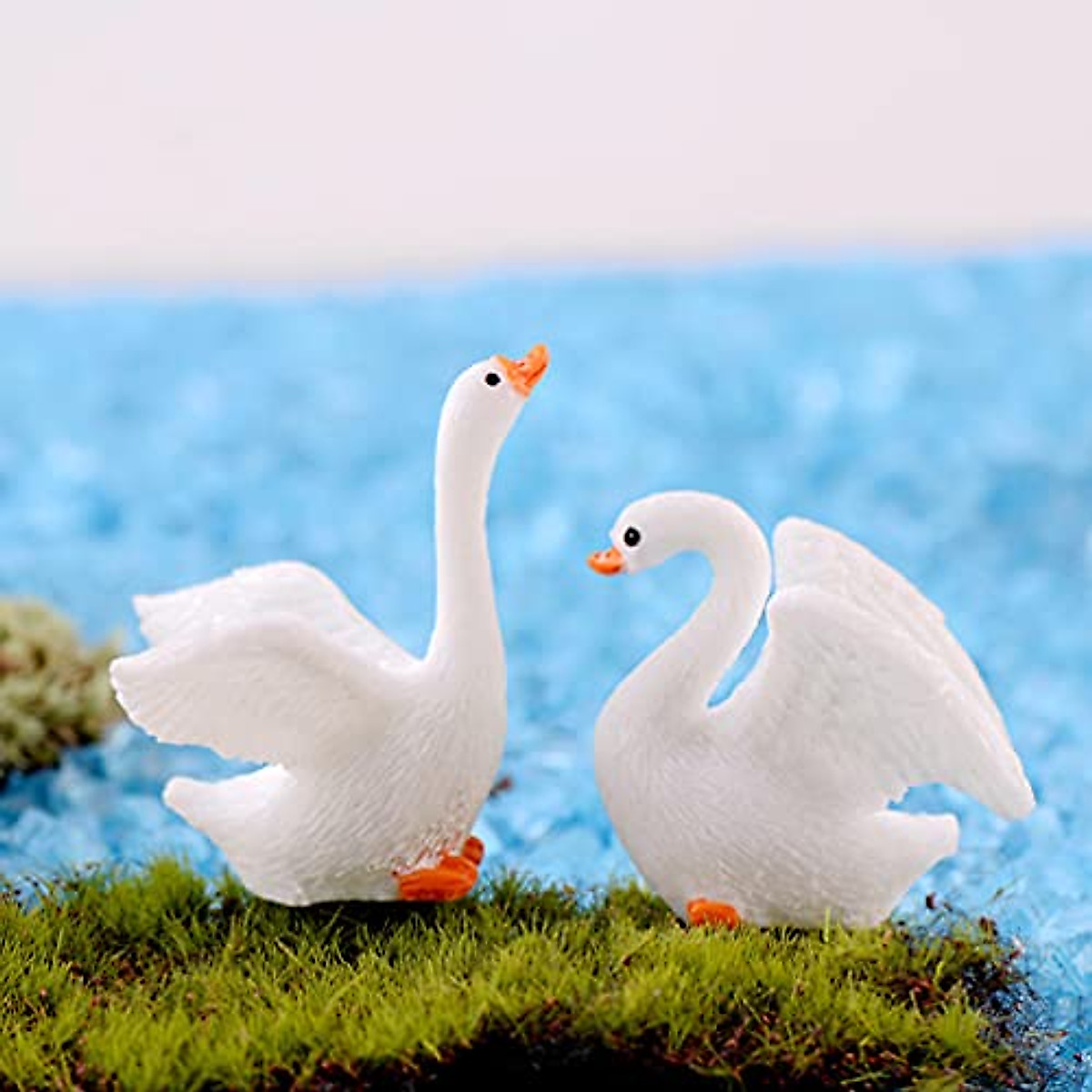 HEALLILY 2pcs Miniature Swan Resin Swan Statue White Swan Figurine Swan Couple Decor Elegant Swan Gift Cake Topper for Fairy Garden Micro Landscape