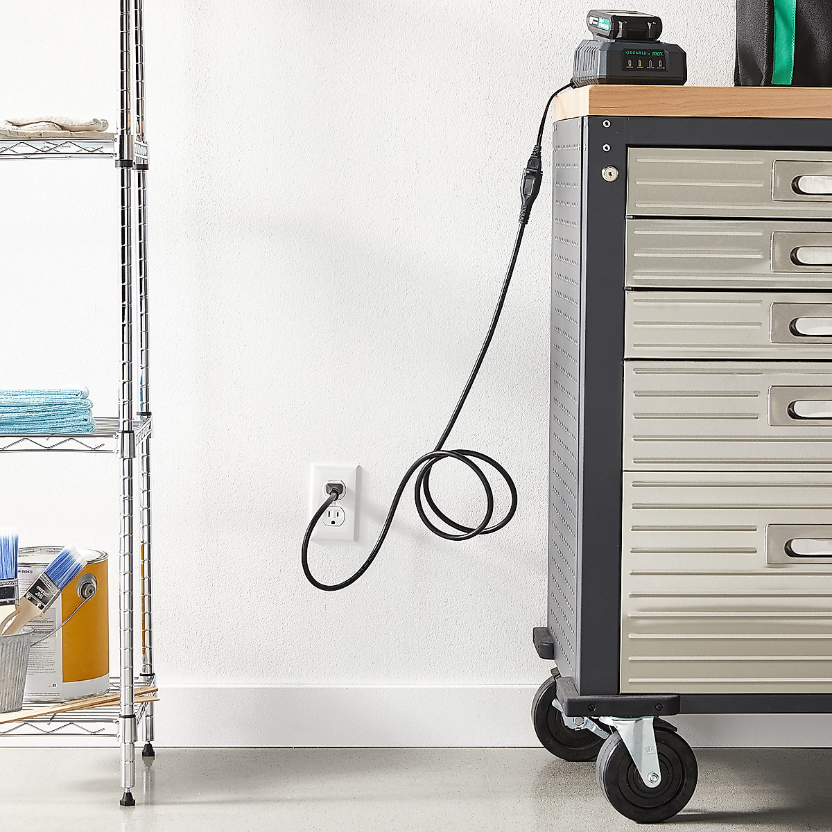 Amazon Basics 6-Foot Extension Cord - 13 Amps, 125V - Black