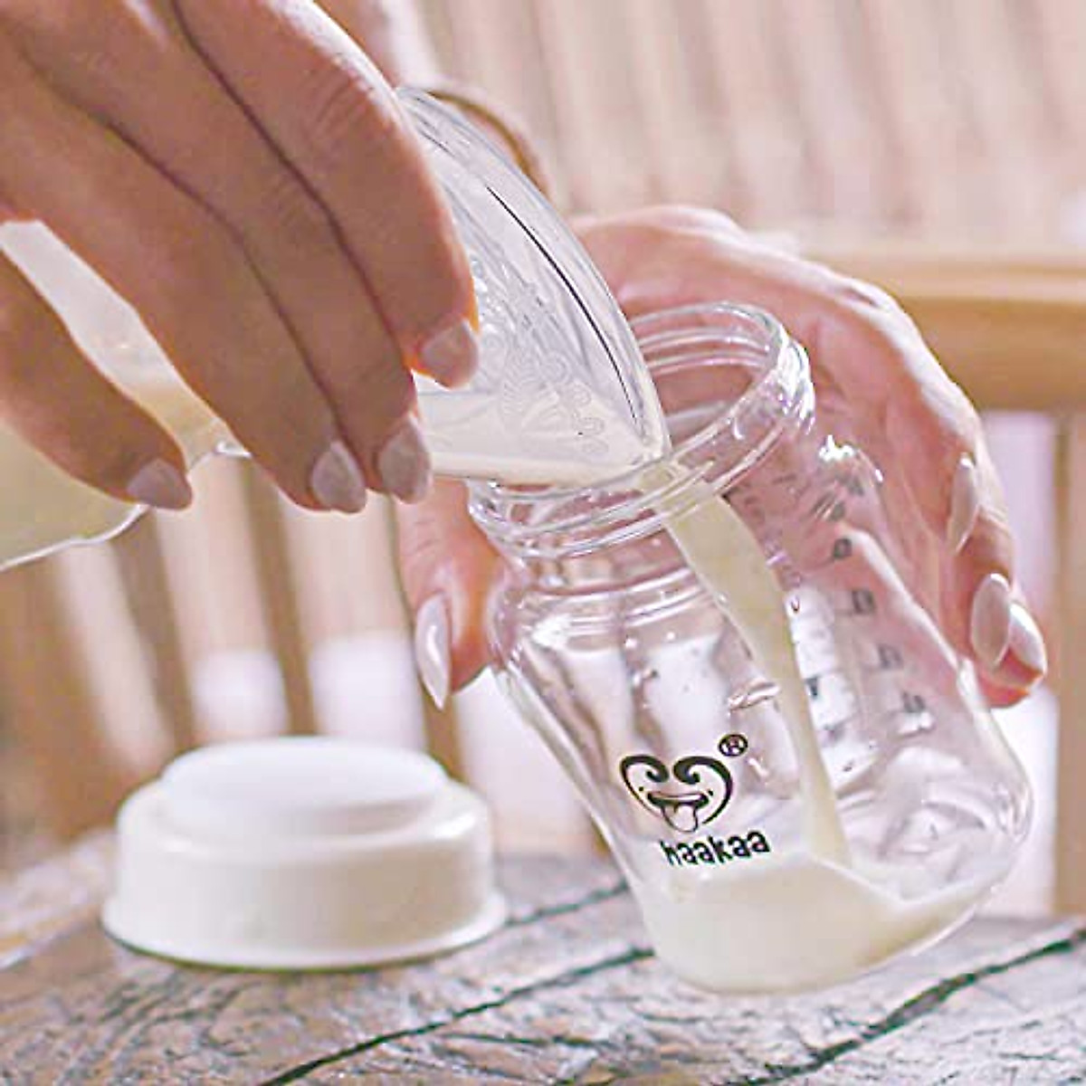 haakaa Manual Breast Pump with Suction Base Breastfeeding Essential, BPA Free, 5oz/150ml
