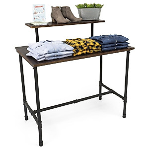 Displays2go, Pipe Display Table with Removable Shelf, Metal and Pine Wood Construction – Natural Top, Black Hardware Legs (PPLNNSTLGB)