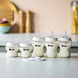 Tommee Tippee First Bottle Solution, Baby Bottle Kit with Closer to Nature Baby Bottles, Breast-Like Nipples with Anti-Colic Valves and Travel Lids