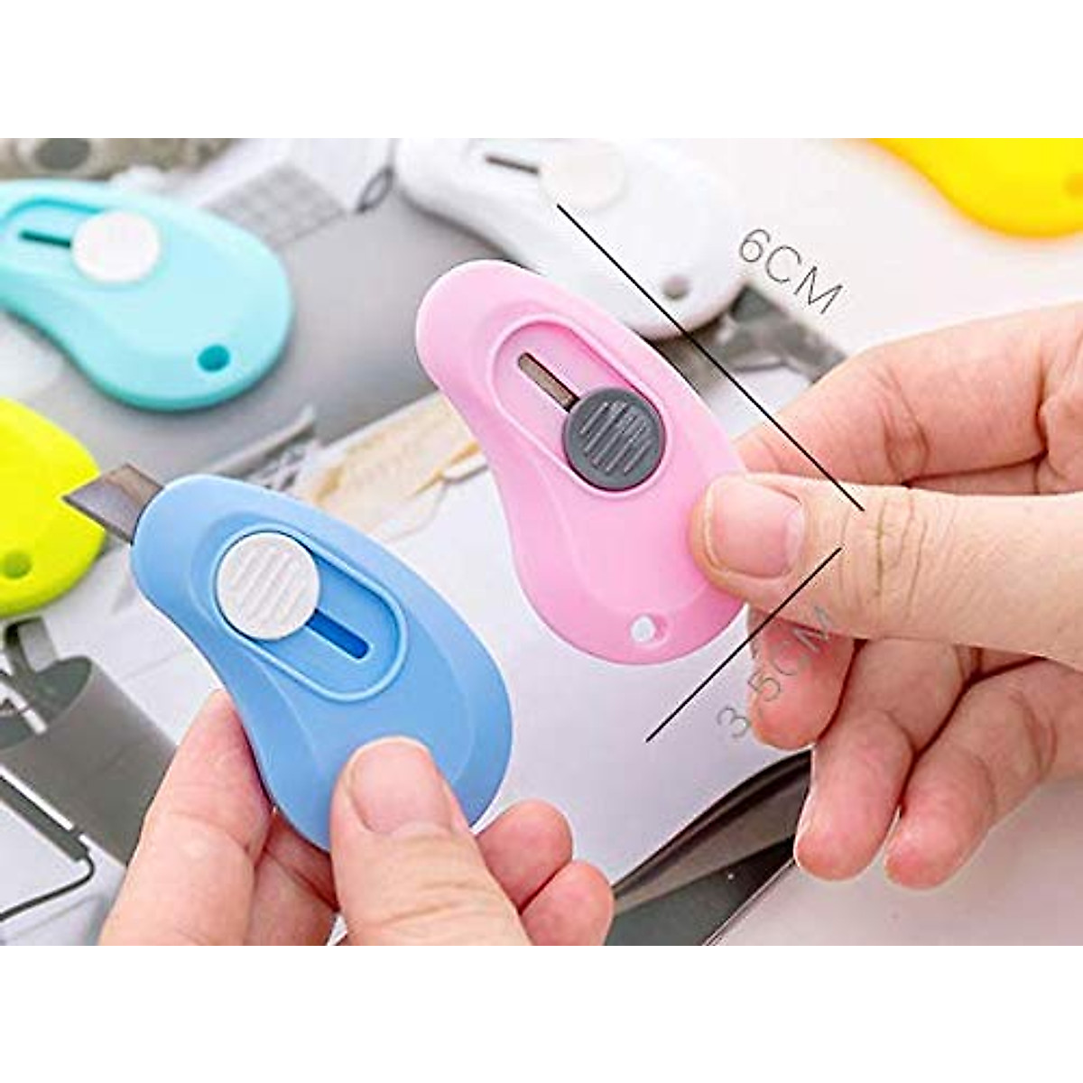 WOIWO 4 Pieces Mini Retractable Utility Knife Box Opener Letter, Random Color
