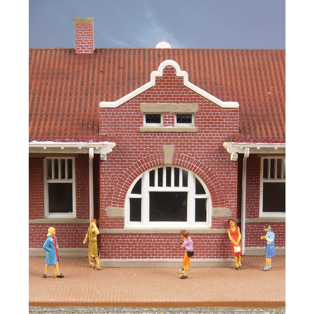 Walthers Cornerstone Series&#174 N Scale Santa Fe-Style Brick Depot 6-3/4 x 3-7/8 x 2-1/4"