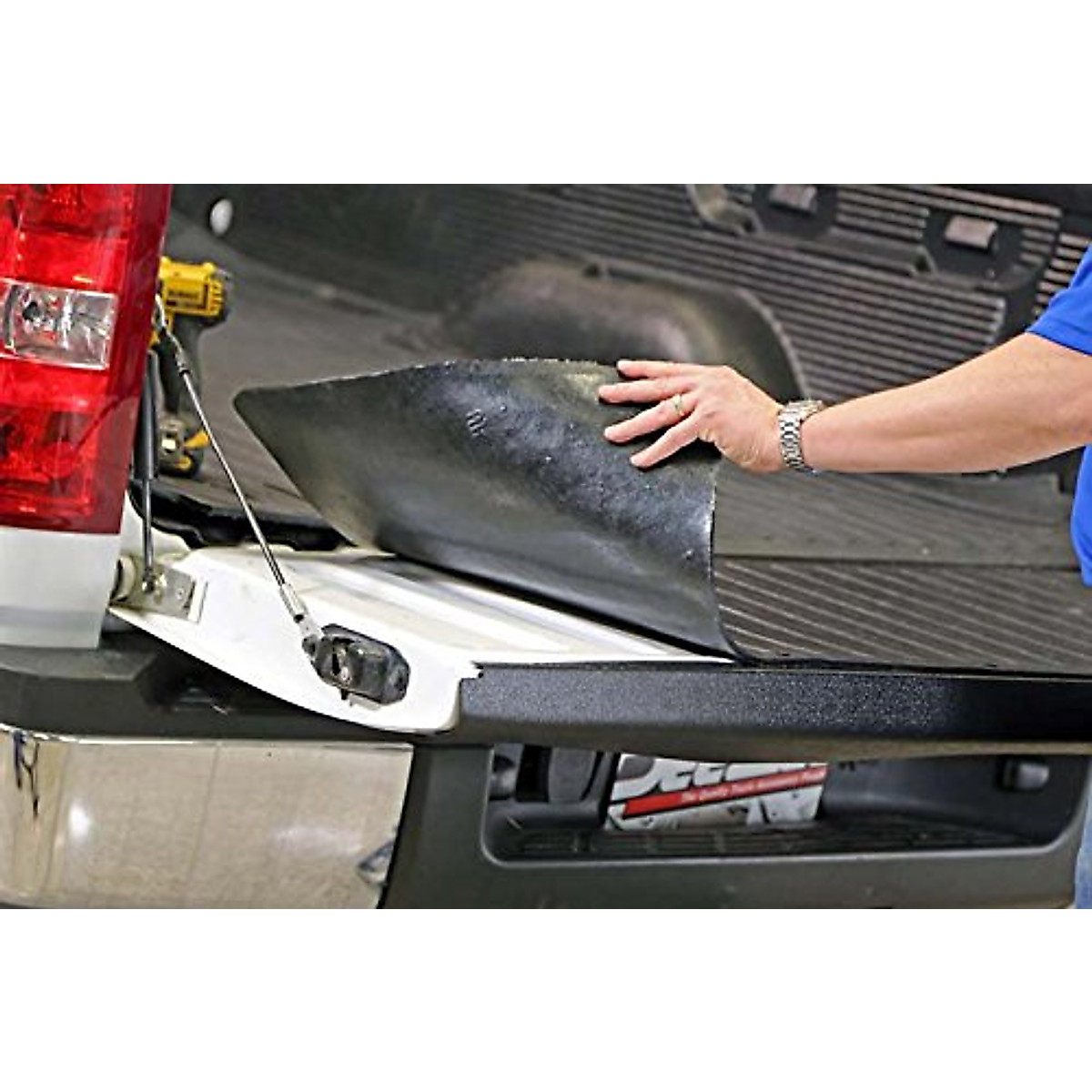 Dee Zee DZ86700 Heavyweight Tailgate Mat, Grey - DZ 86700 , Black