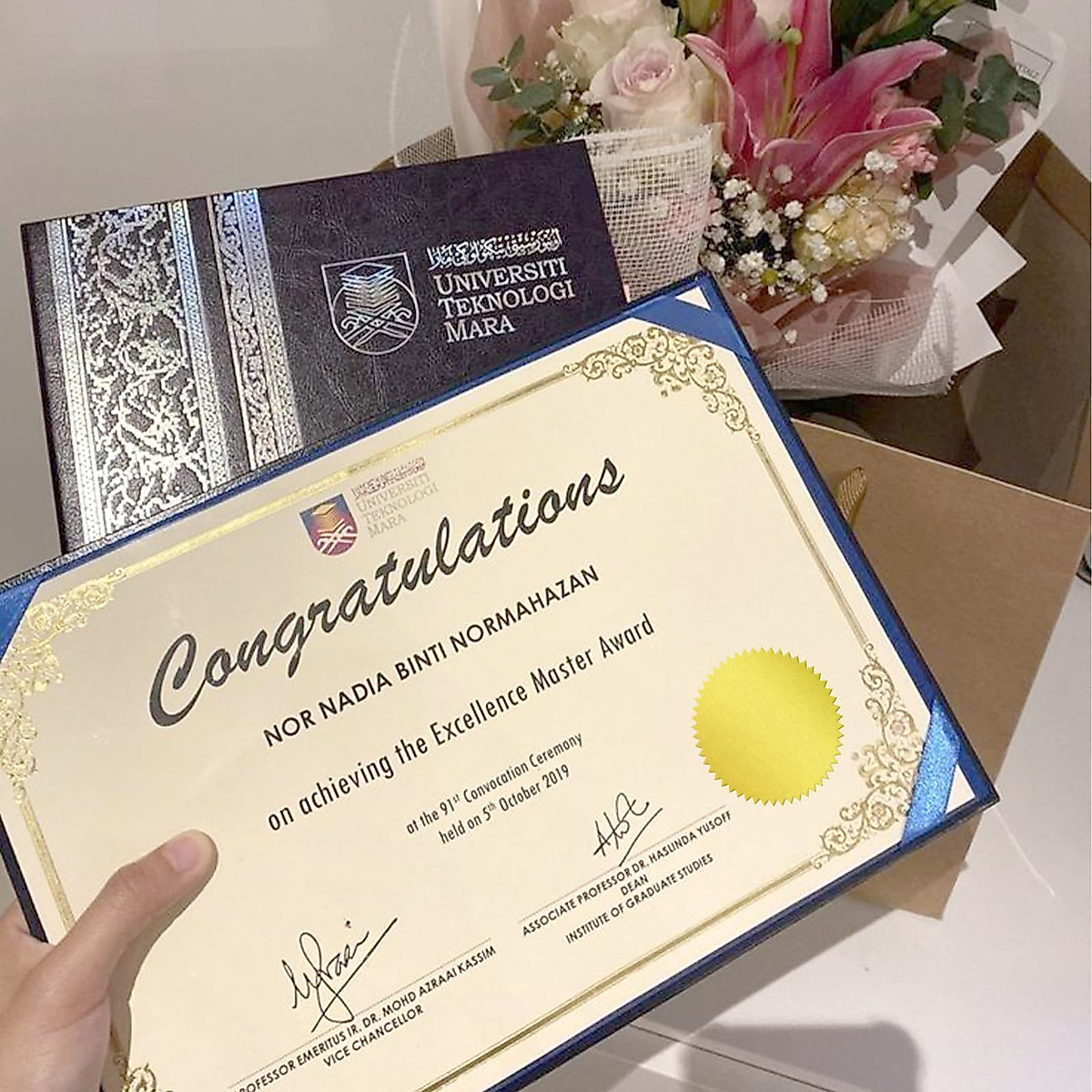 100pcs 1 3/4" Self-Adhesive Gold Embossed Foil Blank Certificate Sealing Stickers - Perfect for Invitations, Notary Seals, Corporate Seals, Personalized Monogram Emboss (Gold)