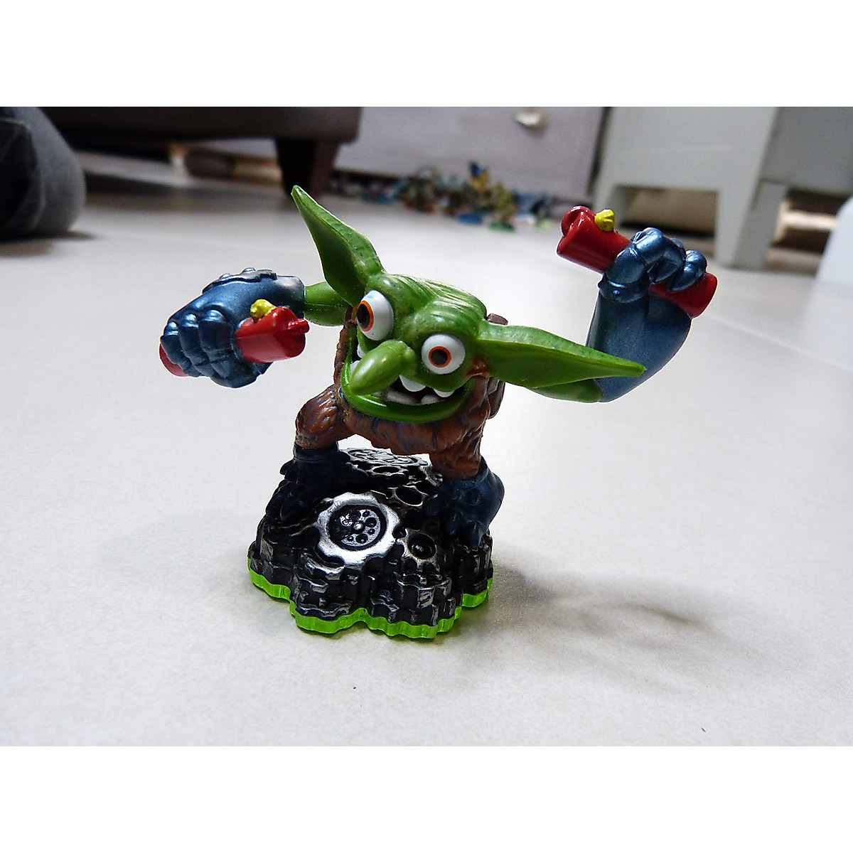 Skylanders LOOSE Figure Boomer Includes Card Online Code