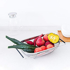 Over the Sink Colander Strainer Basket with Rubber Grip, 6 Quart Stainless Steel Vegtable Fruit Colanders Strainers with Steady Base, Expandable Metal Strainer for Kitchen Sink