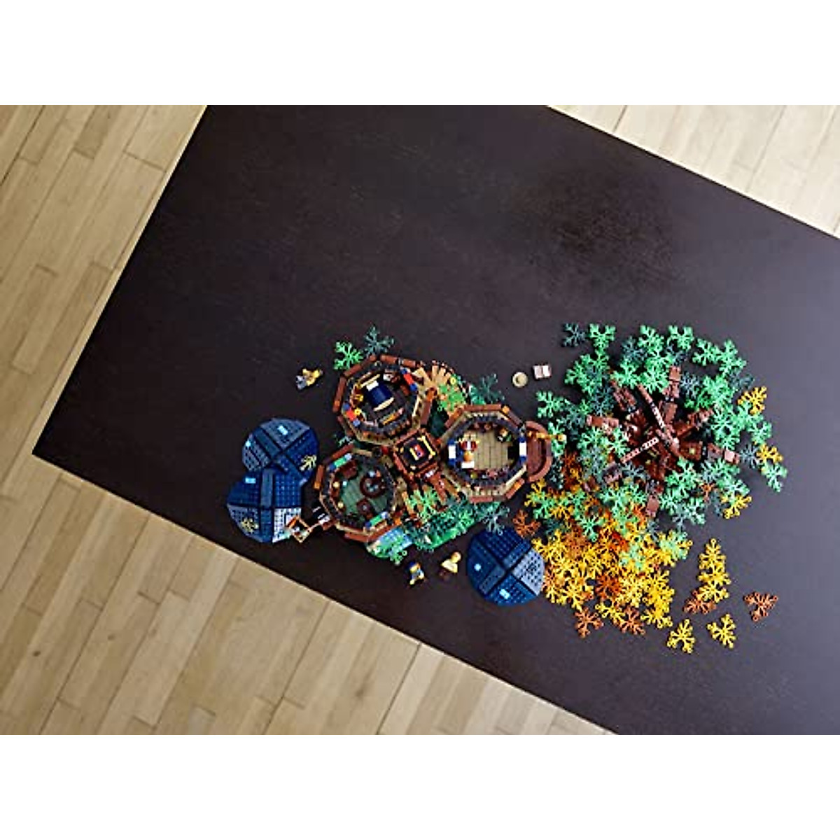 LEGO Ideas Tree House 21318, Model Construction Set for 16 Plus Year Olds with 3 Cabins, Interchangeable Leaves, Minifigures and a Bird Figure