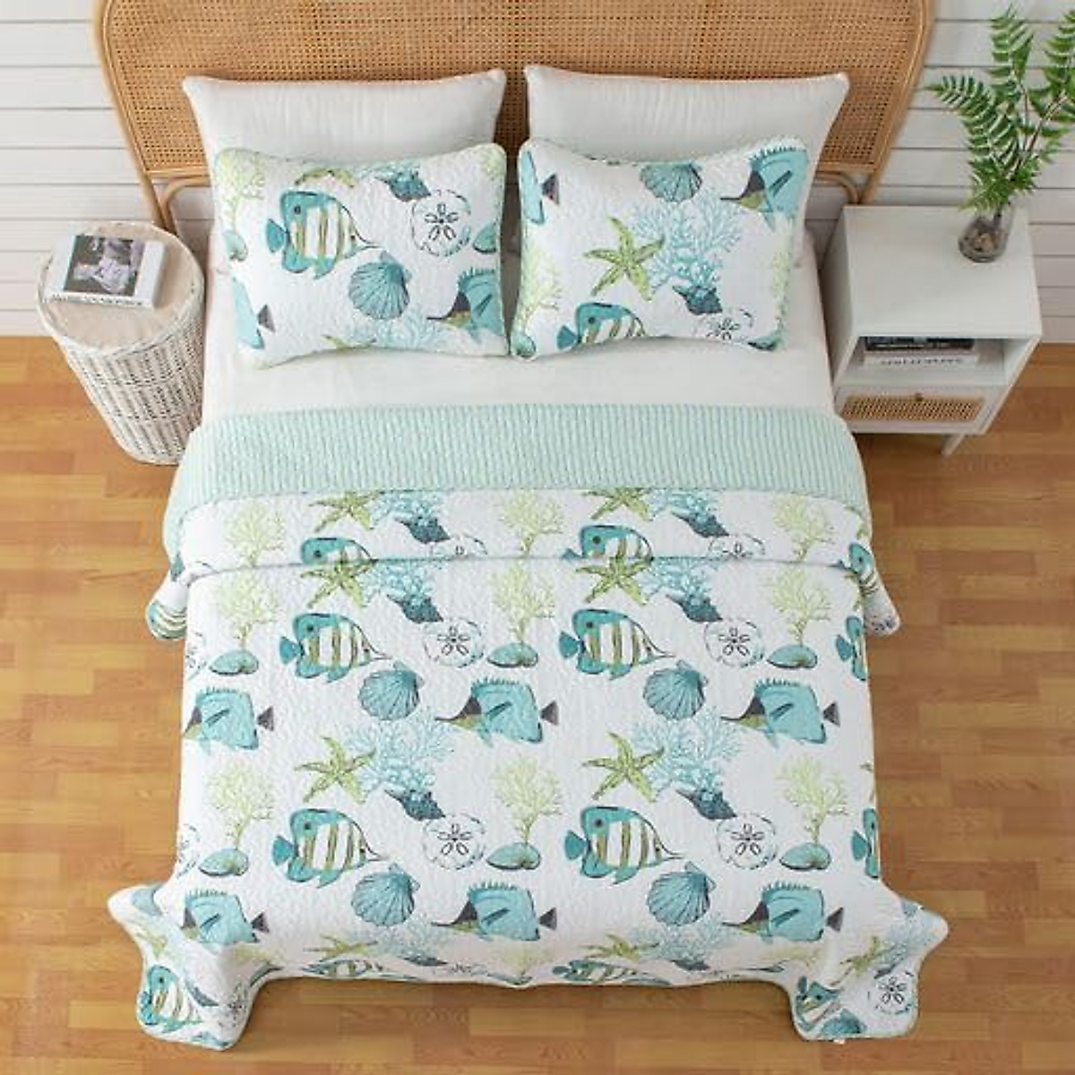 King Coastal Quilt Bedding Set, Summer Coastal Quilt with Shams, Beach 3-Piece Reversible All Season Bedspread Quilt Set. Lightweight Nautical Quilted Coverlet. Seaside Collection, Blue Fish