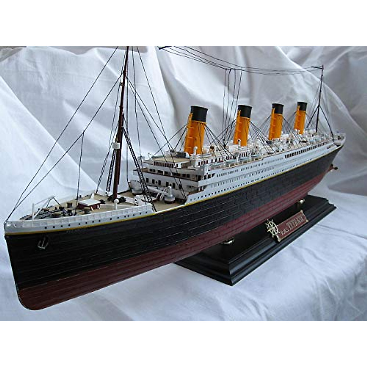 AEVVV RMS Titanic British Passenger Liner - Plastic Ship Model Kits Scale 1:700 - Assembly Instructions in Russian Language