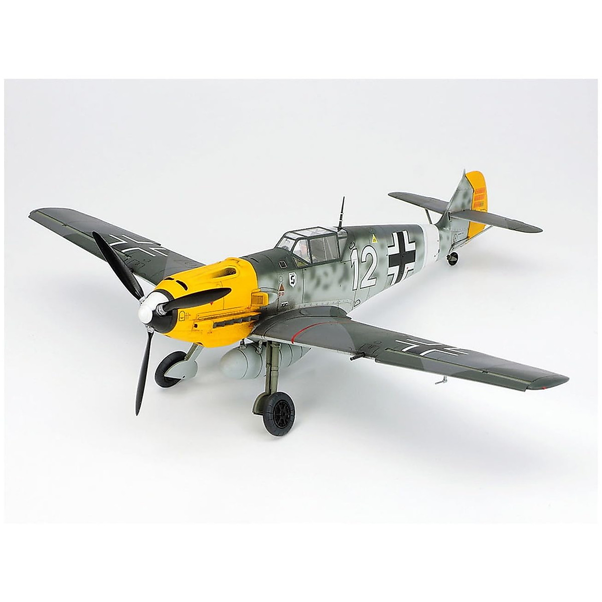 TAMIYA 300061063 – 1: 48 WWII Model Set Messerschmitt BF109E-4/7 Trop