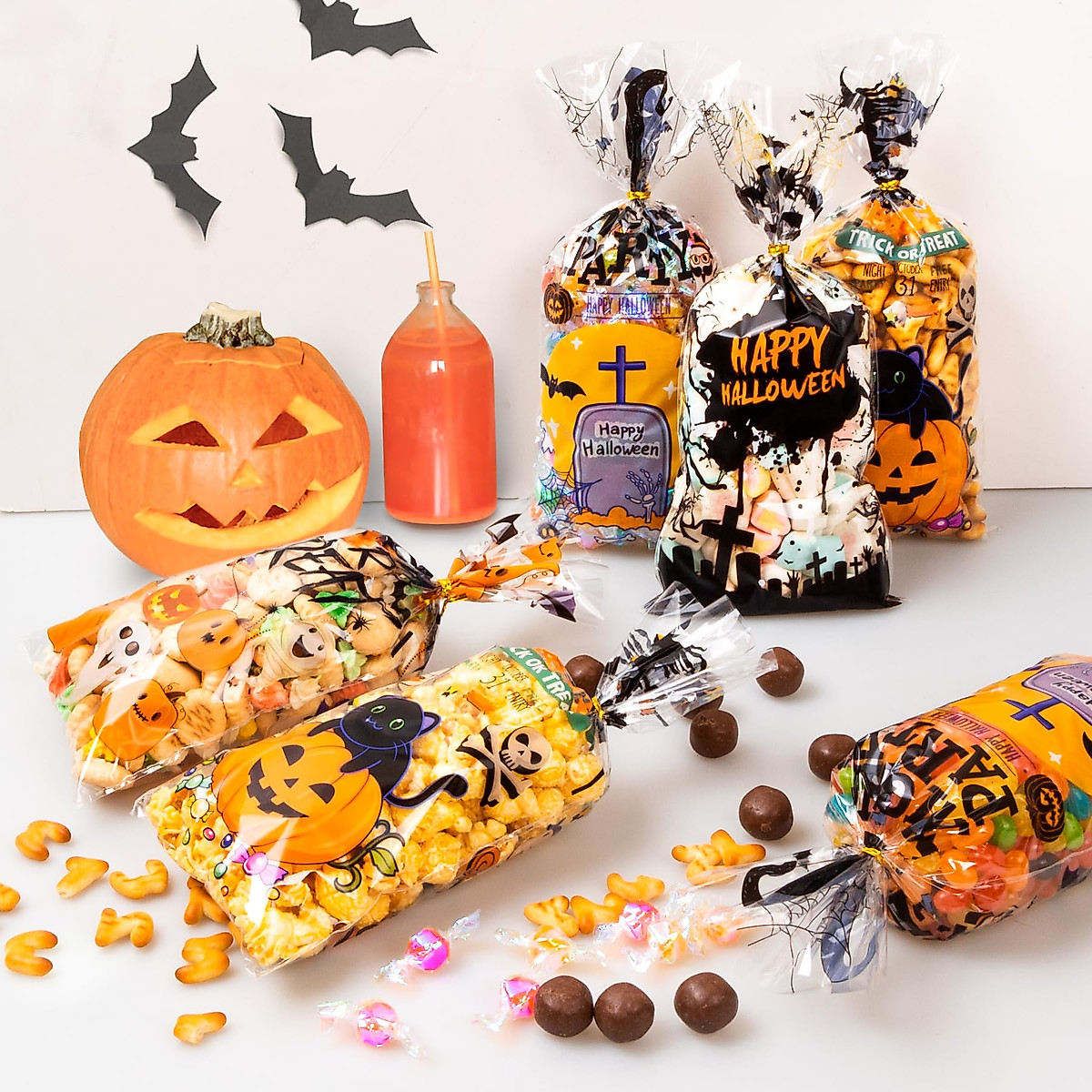 RICEDUO Halloween Cellophane Treat Bags, Halloween Trick or Treat Goody Gags 100pcs with Twists for Snacks Cookies Packing, Goodie Bags Halloween Party Supplies