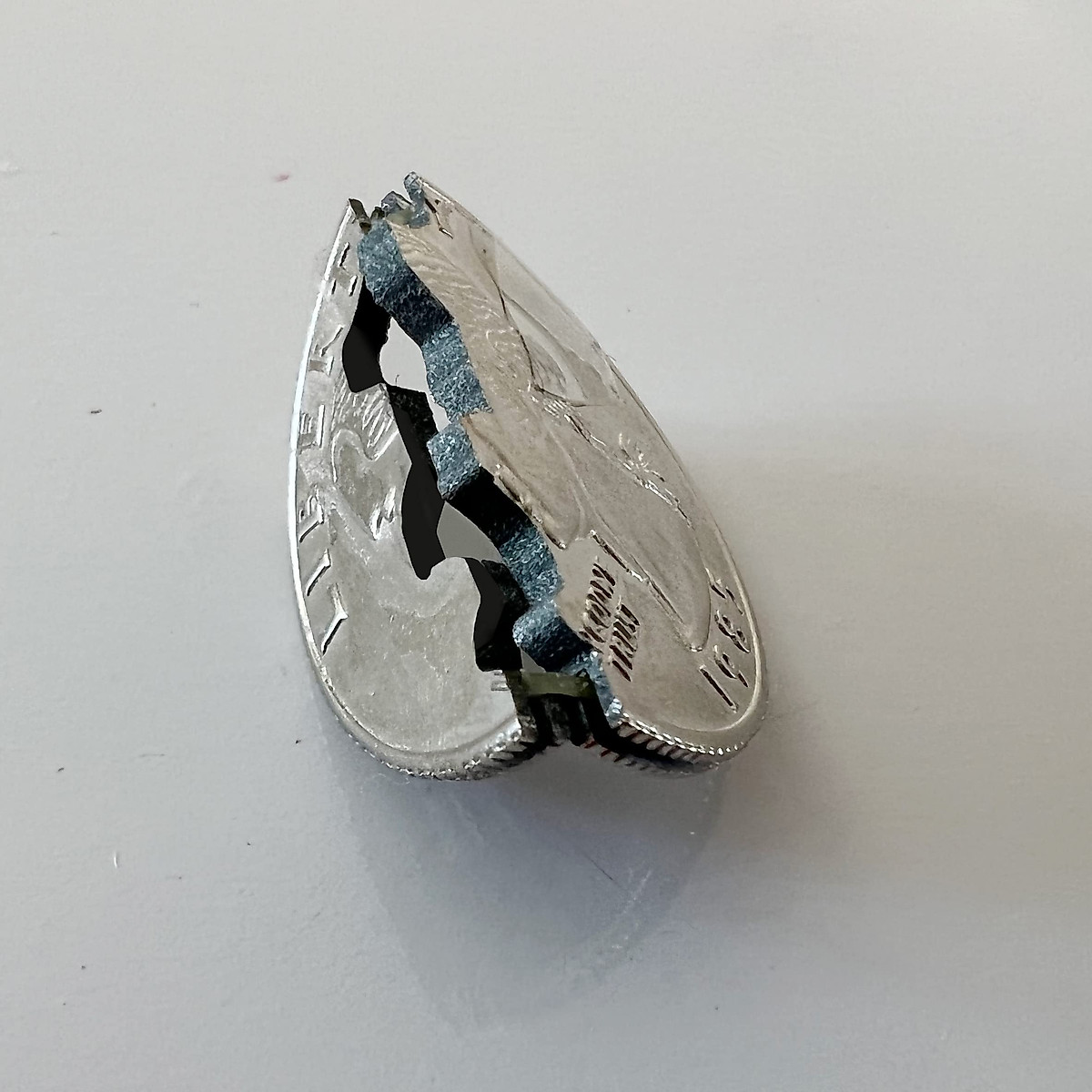 Canailles Hinged Bite and Folding Quarter Coin, Magic Trick Cool Quarter for Pranks, Tricks and More