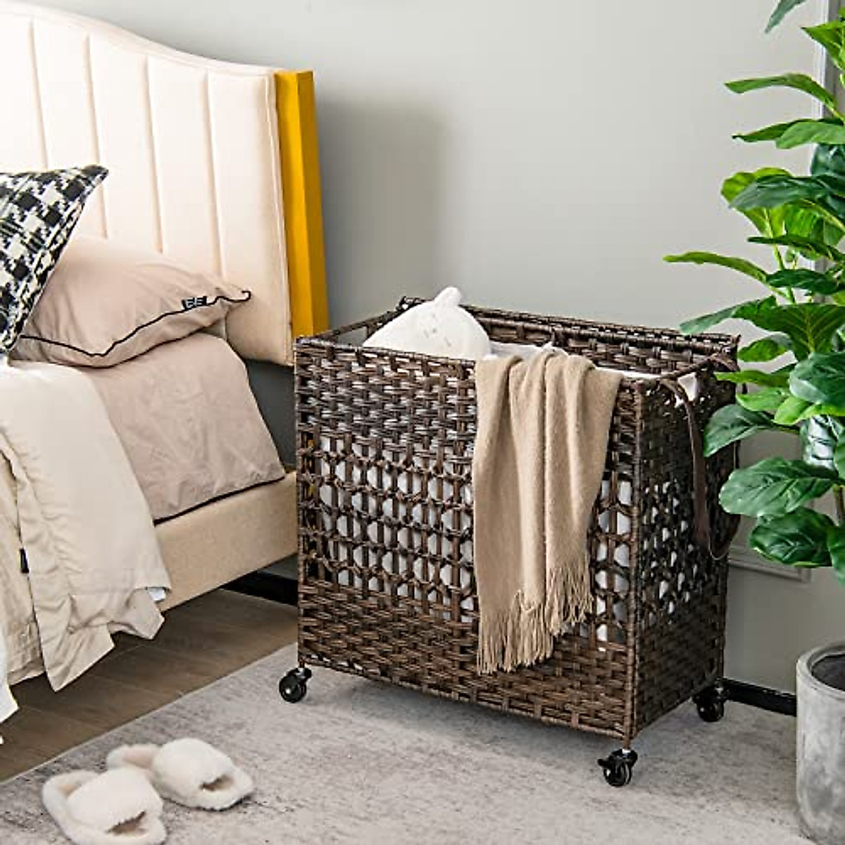 Giantex Laundry Hamper with Wheels and Lid, 33 Gal (125L) Wicker Laundry Basket, 2 Removable Liner Bags, Handles and Pulling Strap, Synthetic Rattan Laundry Hamper Clothes Storage Organizer (Brown)