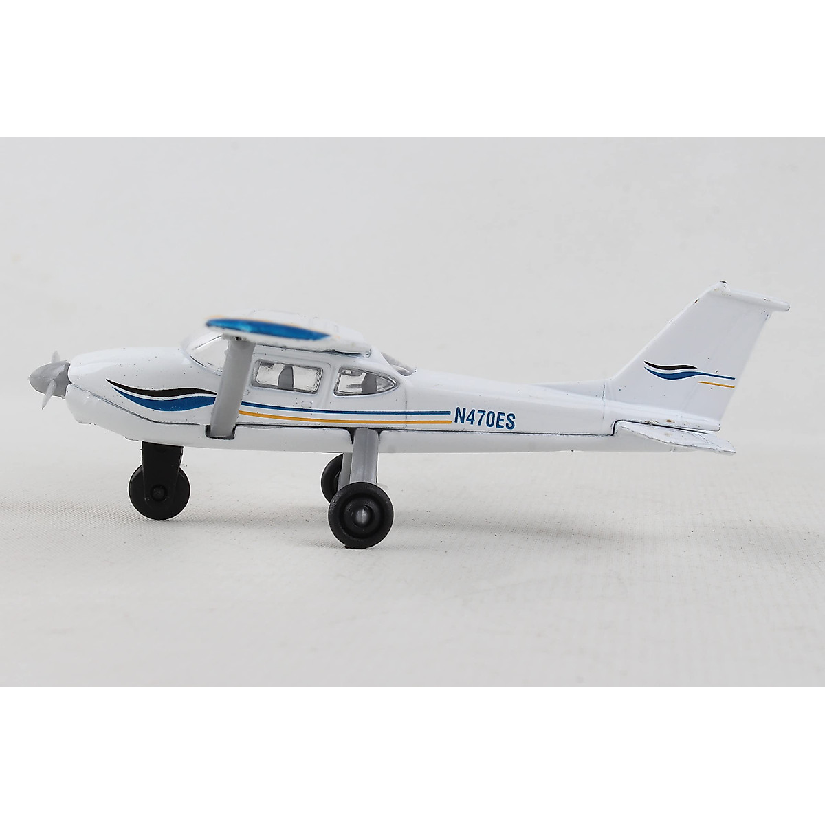Daron Worldwide Trading Runway24 C172 No Runway Vehicle, Blue/White
